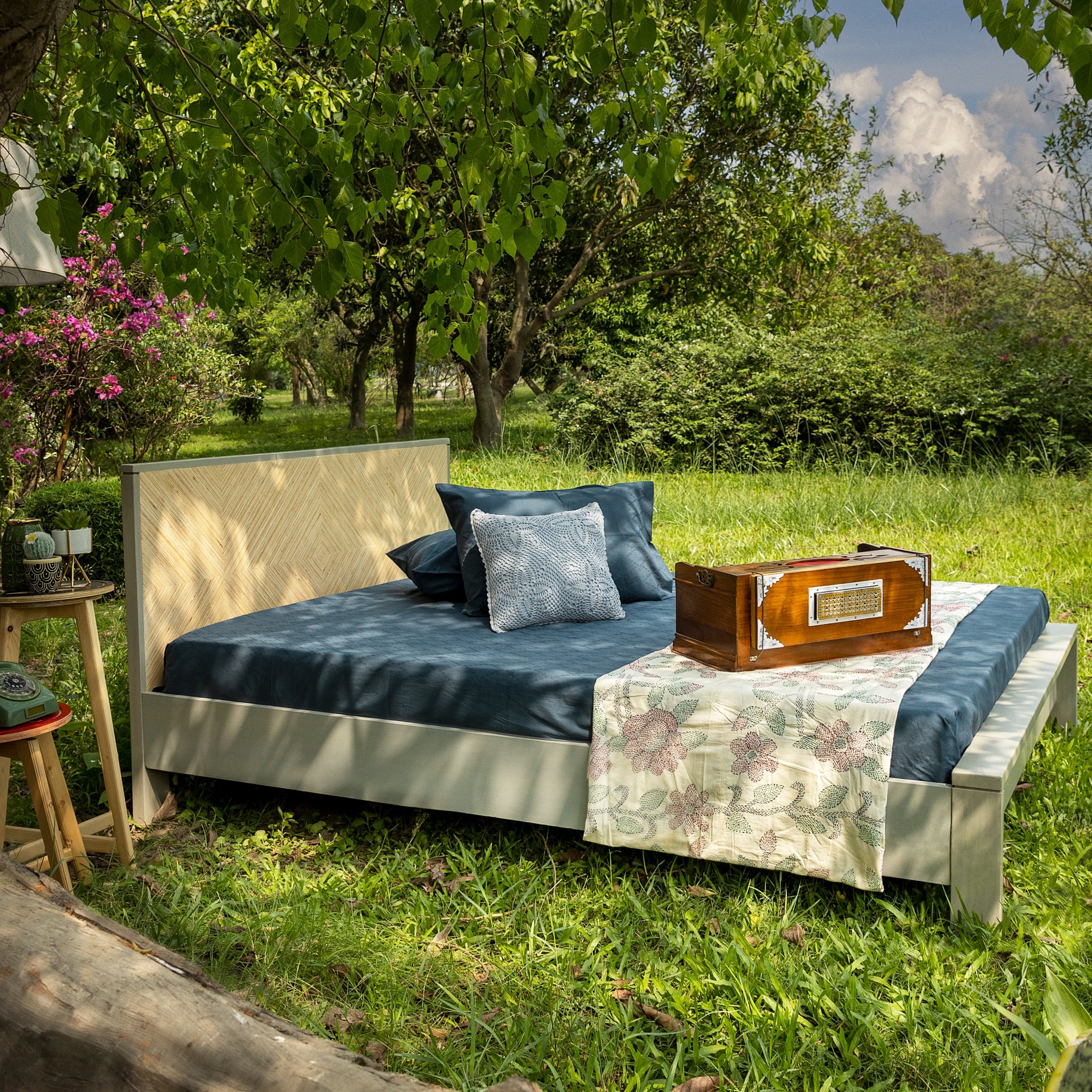 M21 Pattern Bed - Beautiful Wooden Bed Design | Bed room Furniture ...